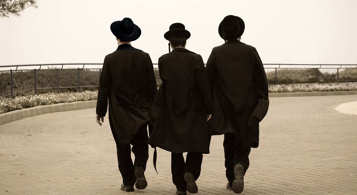 Una fábrica de sombreros de rabino en Sevilla está en vilo por la ...