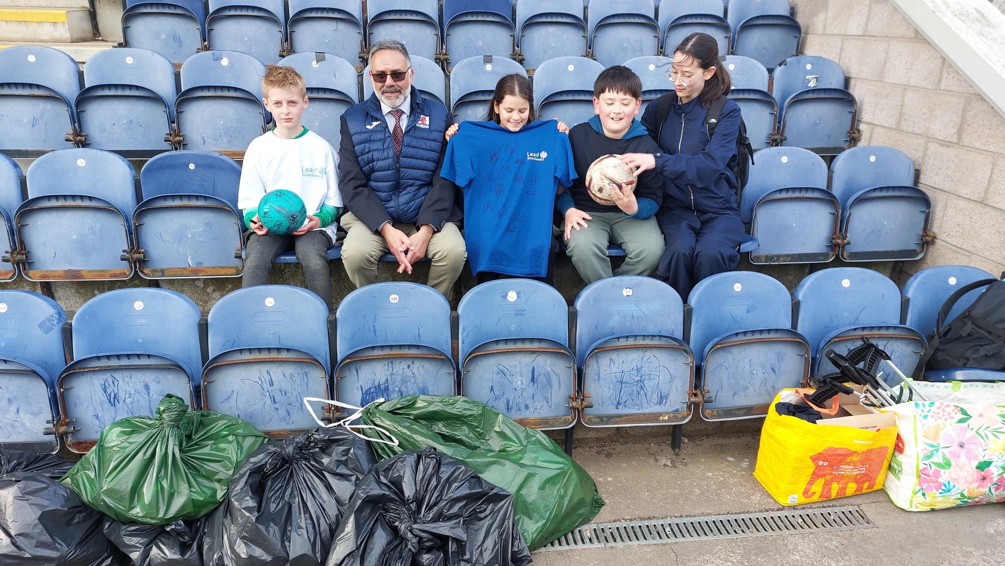 Lead Scotland's litter pick event for Young Carers