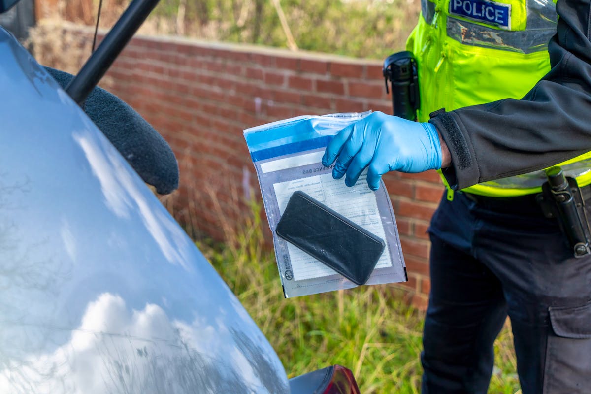 App bringt Ärger: Darf die Polizei mein Handy beschlagnahmen?