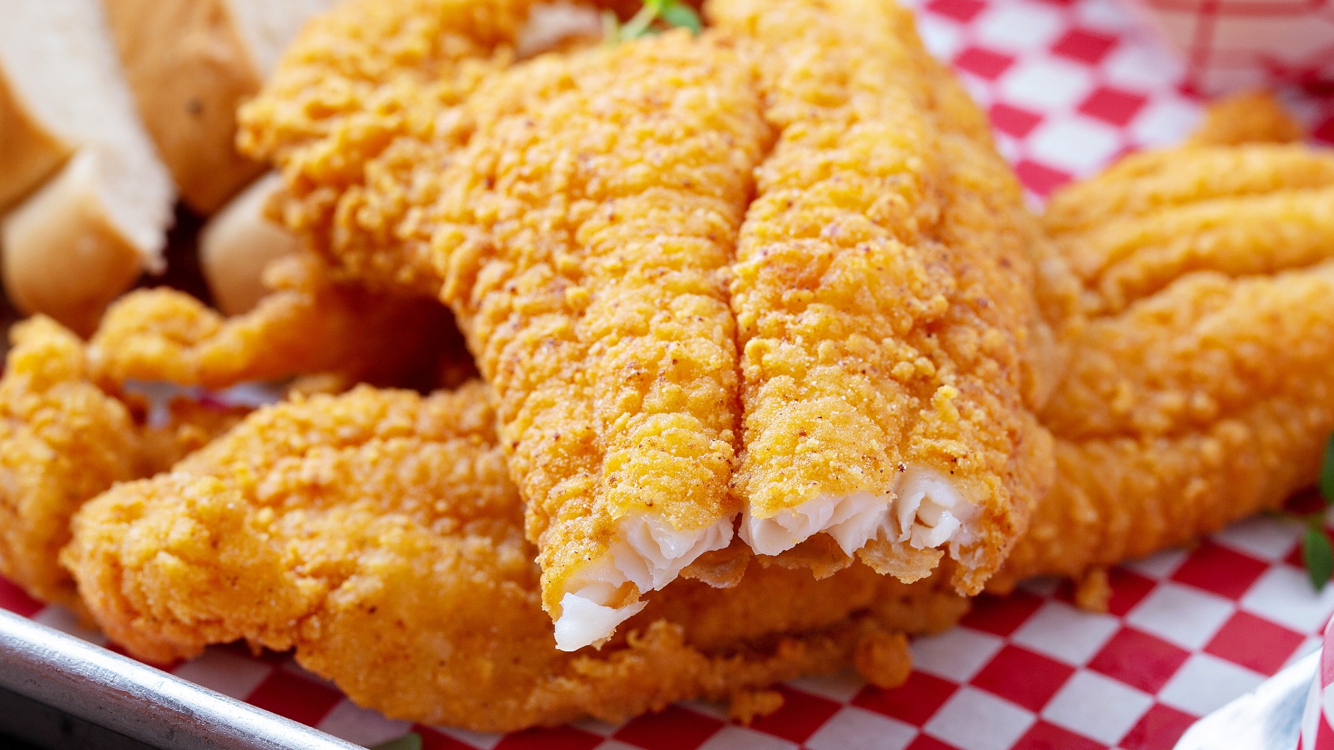 The Best Kinds Of Oils To Use When You're Deep-Frying Fish