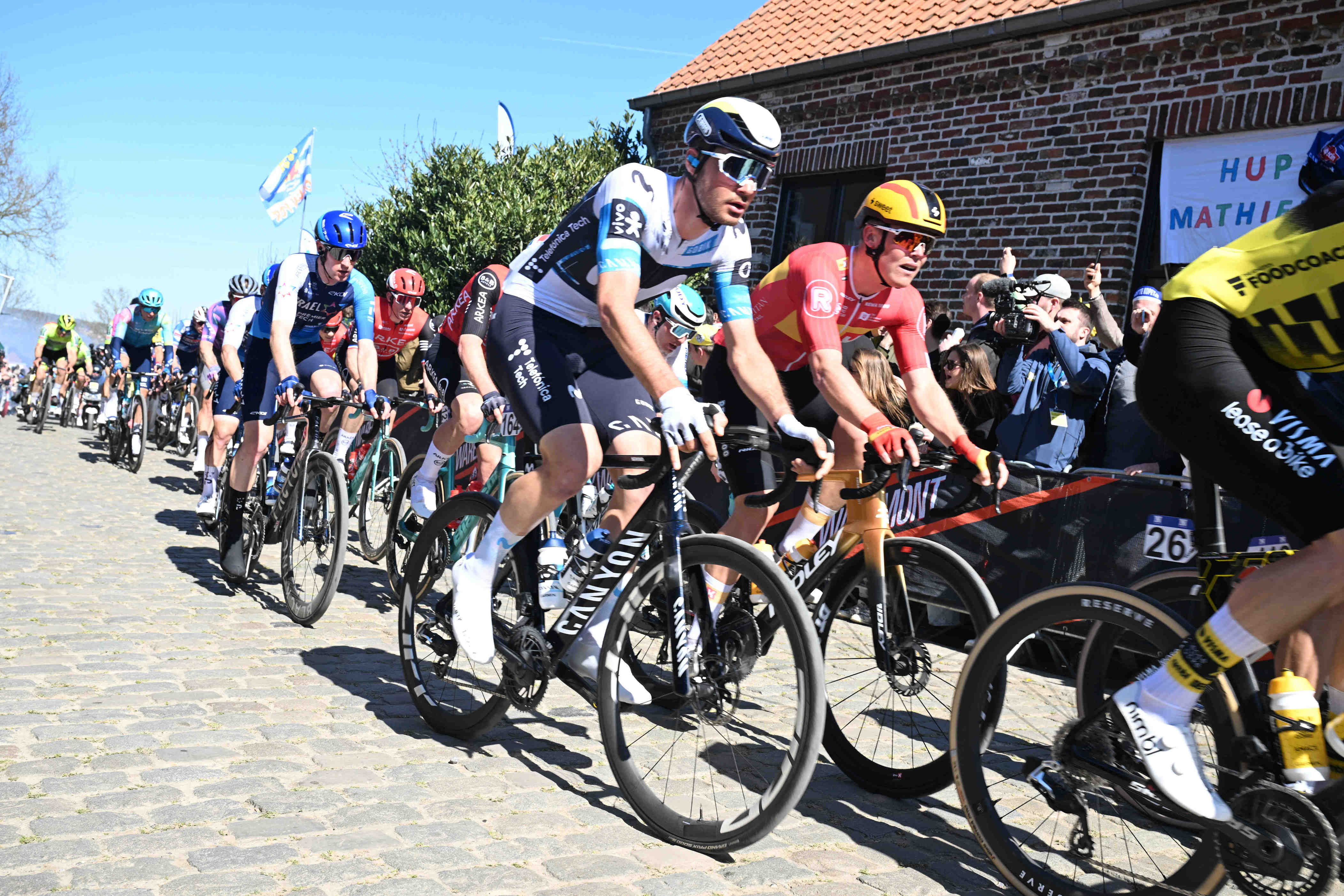 Parigi-Roubaix 2025, Davide Cimolai e Manlio Moro nella formazione ...