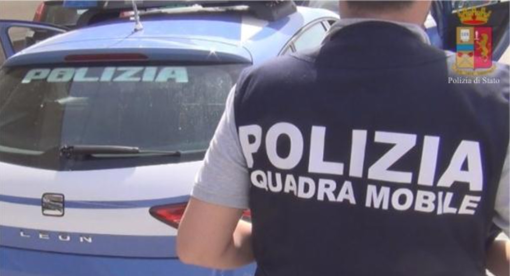 Madre e sorella morte in casa, a ritrovare i cadaveri l’altra figlia ...