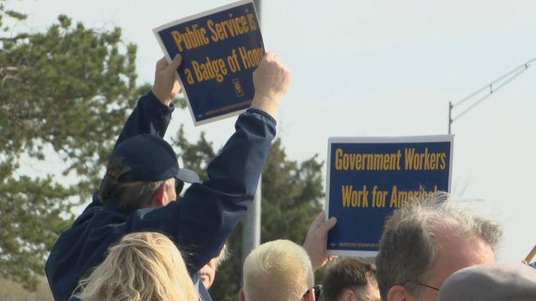 Federal workers rally in Lincoln against job cuts, loss of union rights