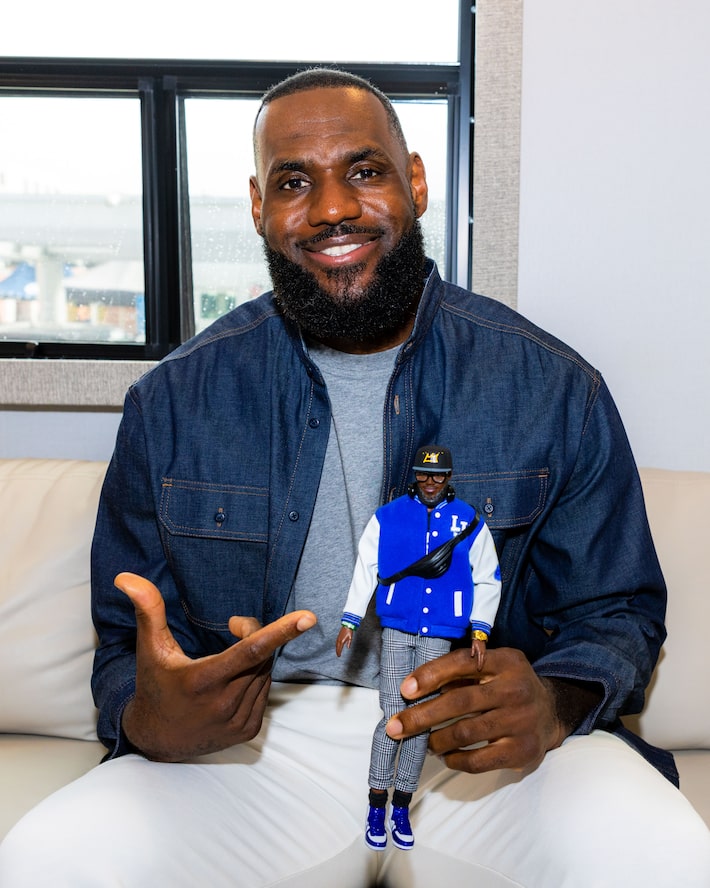 LeBron James faz parceria com Barbie e é 1º homem a se transformar em ...