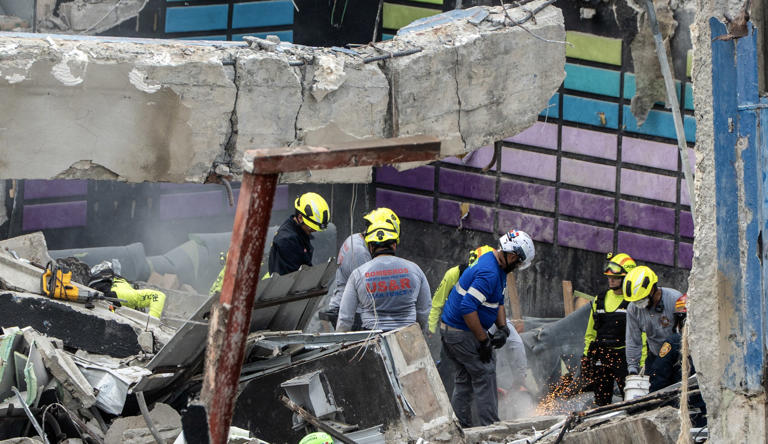Death toll rises to 113 after nightclub roof collapse kills singer on stage