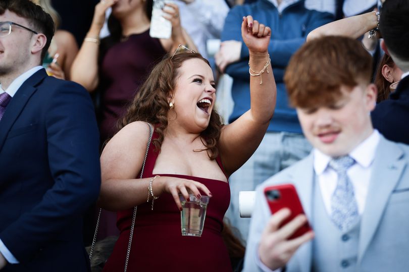 In pictures: Students study the form in glorious sunshine at ...