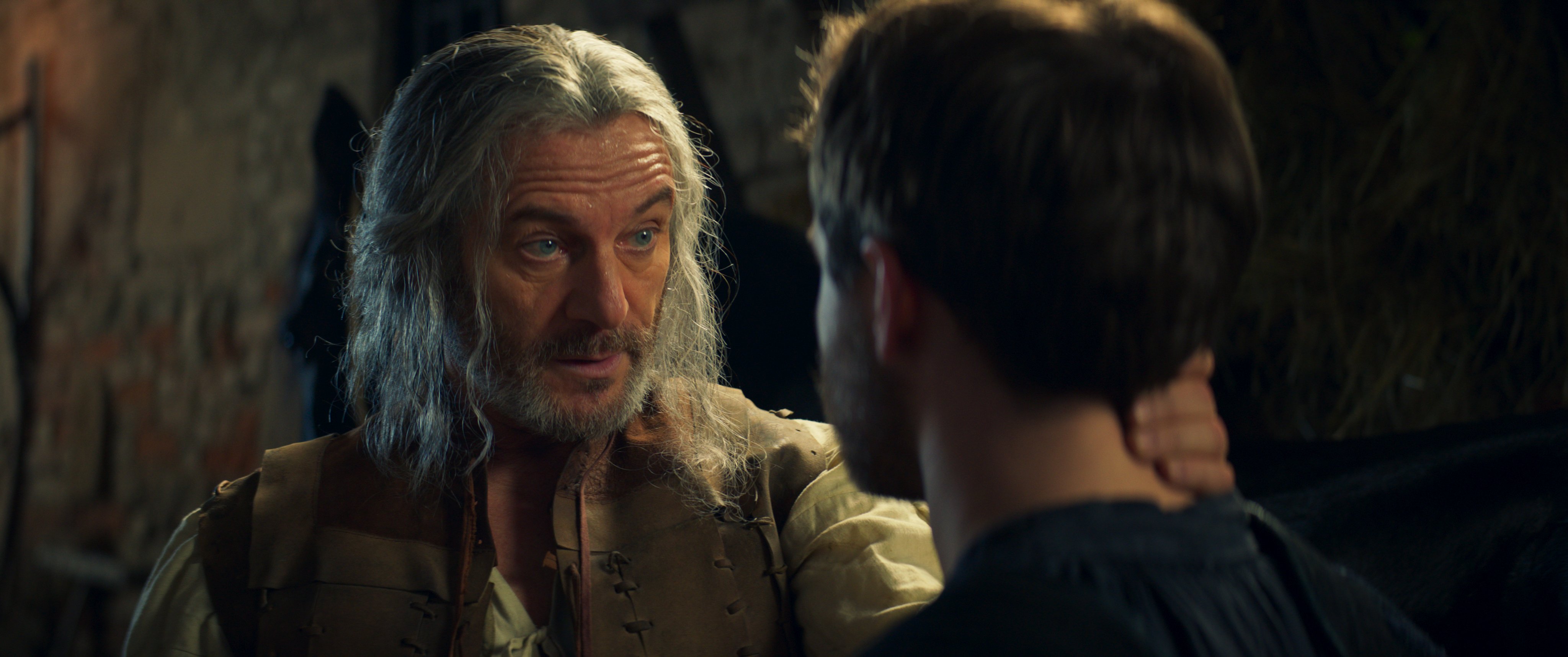 Rebel Wilson and White Lotus' Jason Isaacs star in exclusive Juliet ...