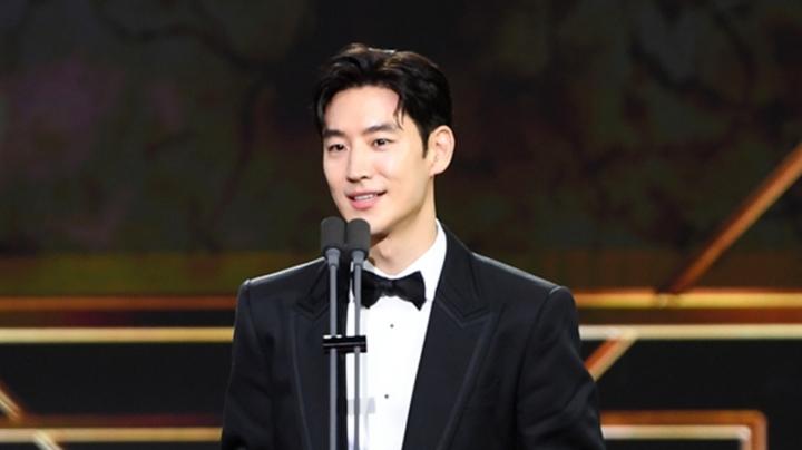 Taxi Driver 3 Tetap Dibintangi Lee Jee Hoon