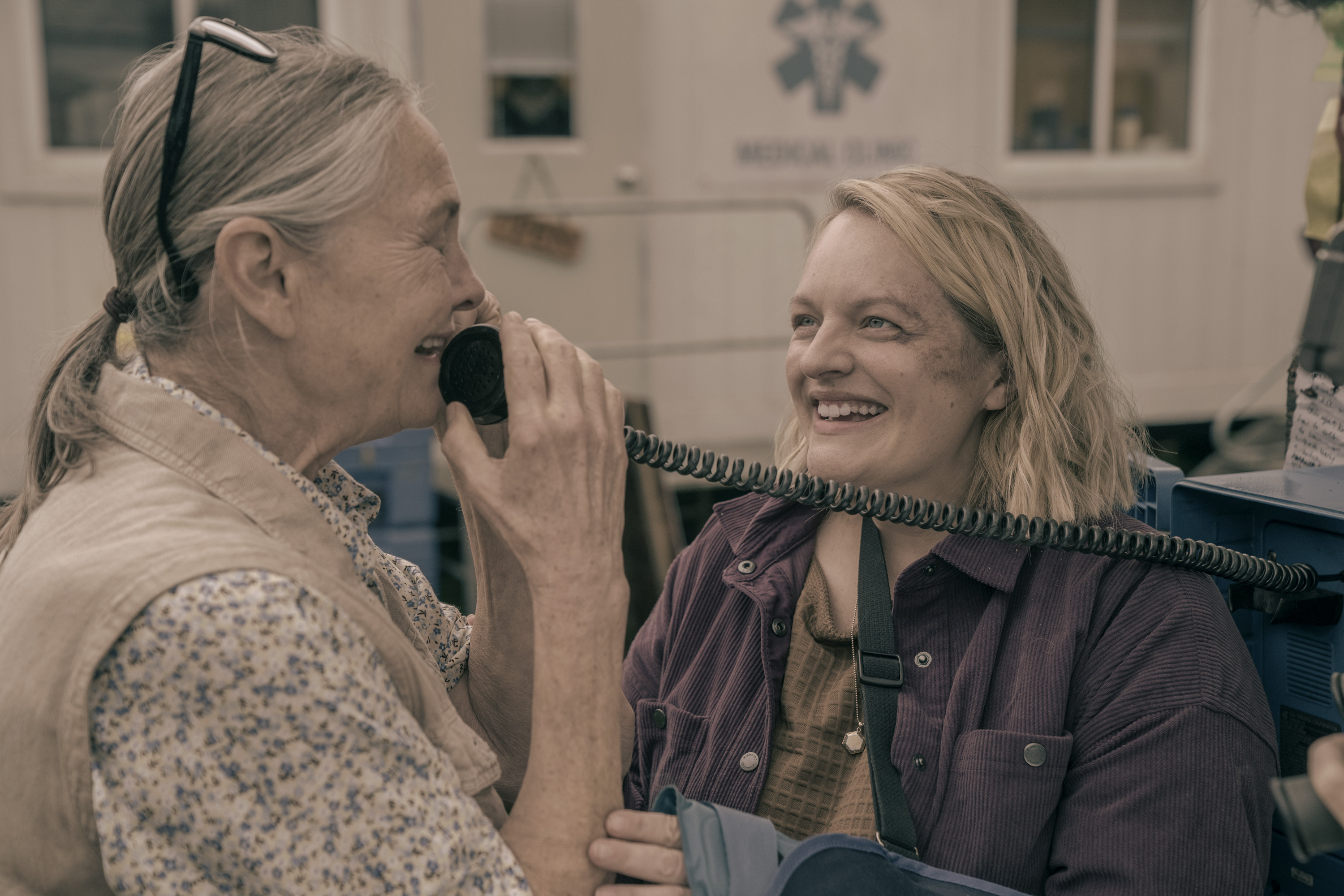 Elisabeth Moss Returns With Final Season of ‘The Handmaid's Tale': "She ...