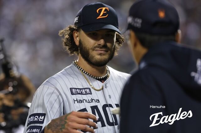 '역시 에이스' 폰세 156km 9K 101구, '본헤드플레이' 플로리얼 2타점 3루타 속죄…한화 이겼다, 김서현 155km SV [MD잠실]