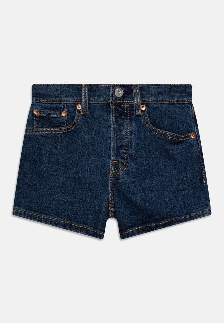 Cet été, on portera le short en jean comme dans les années 2010