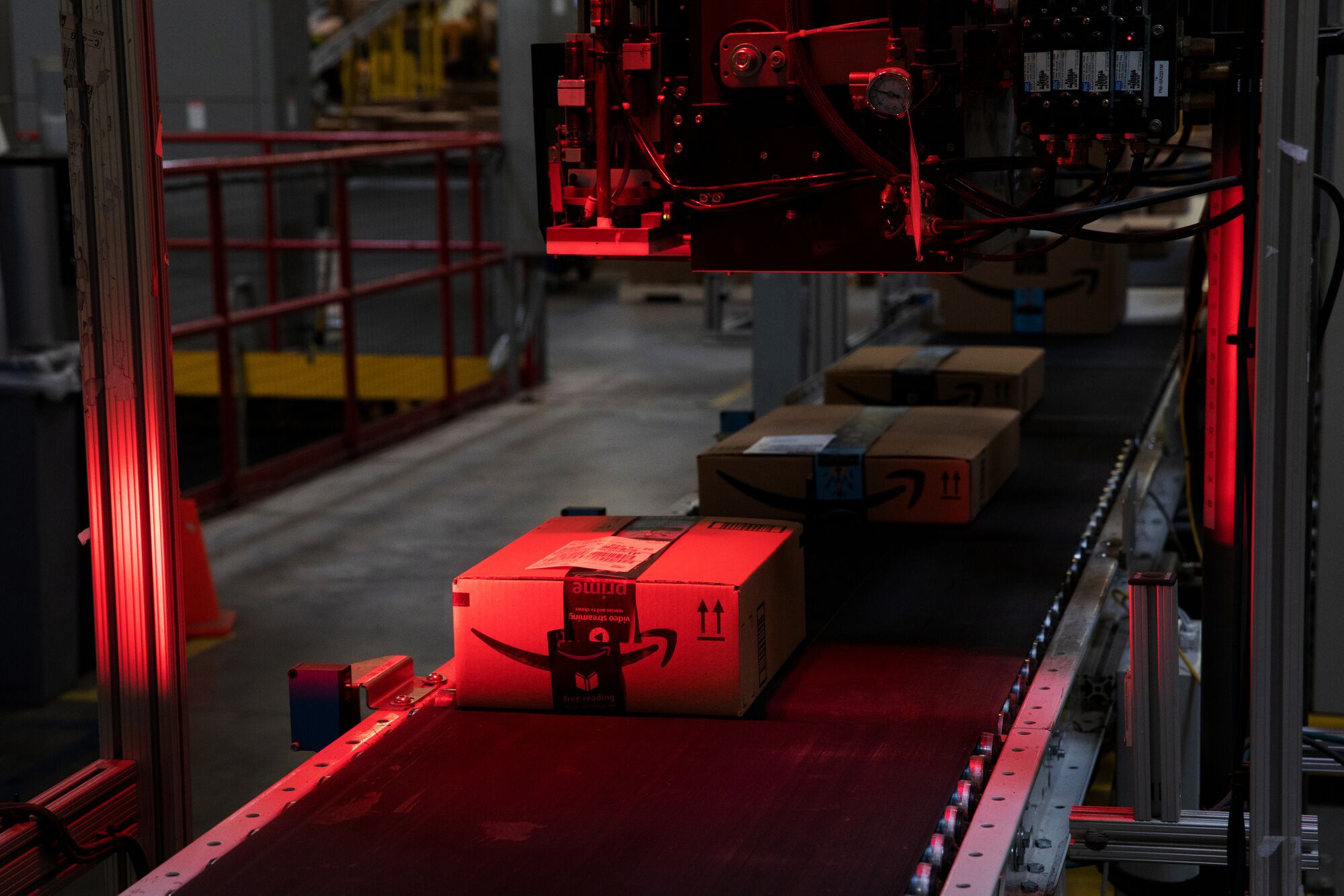 Amazon Seeks Partners for $15 Billion Warehouse Expansion Plan