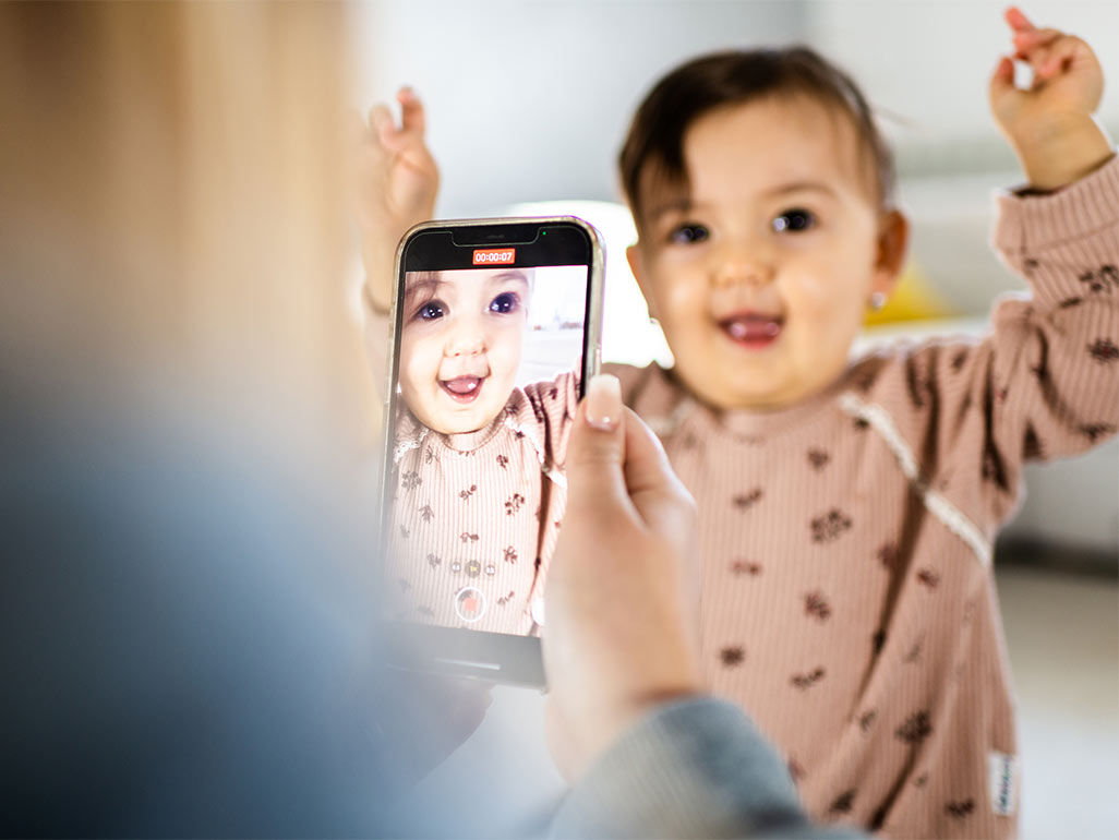 PSA: If you notice this subtle warning sign in your baby's photos, call ...