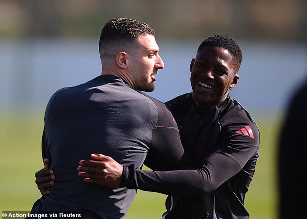 Kobbie Mainoo shows off new look as he makes long-awaited return to Man ...