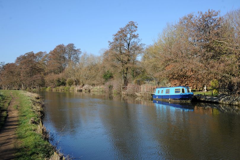 'Mini heatwave' to make Surrey hotter than Ibiza this weekend