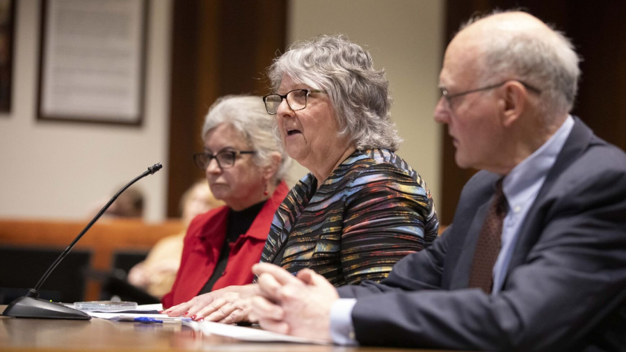 Court transcribers urge lawmakers to update 1980s pay rate