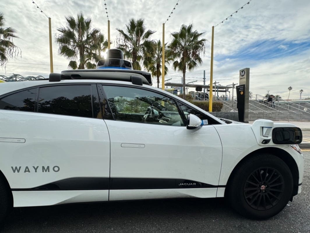Driverless Taxi Gets Stuck In Busy Chick-fil-A Drive Thru
