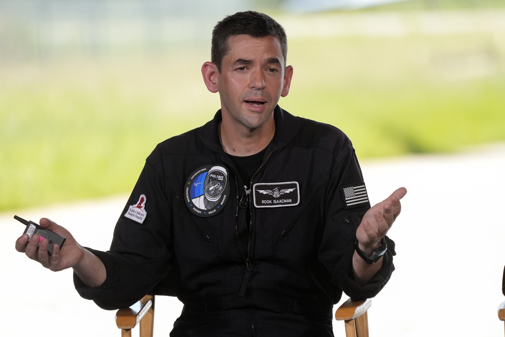 Billionaire spacewalker highlights Mars trip for astronauts in his bid ...