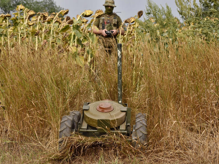Ukraine is testing new unjammable ground robots Russia can't stop with ...