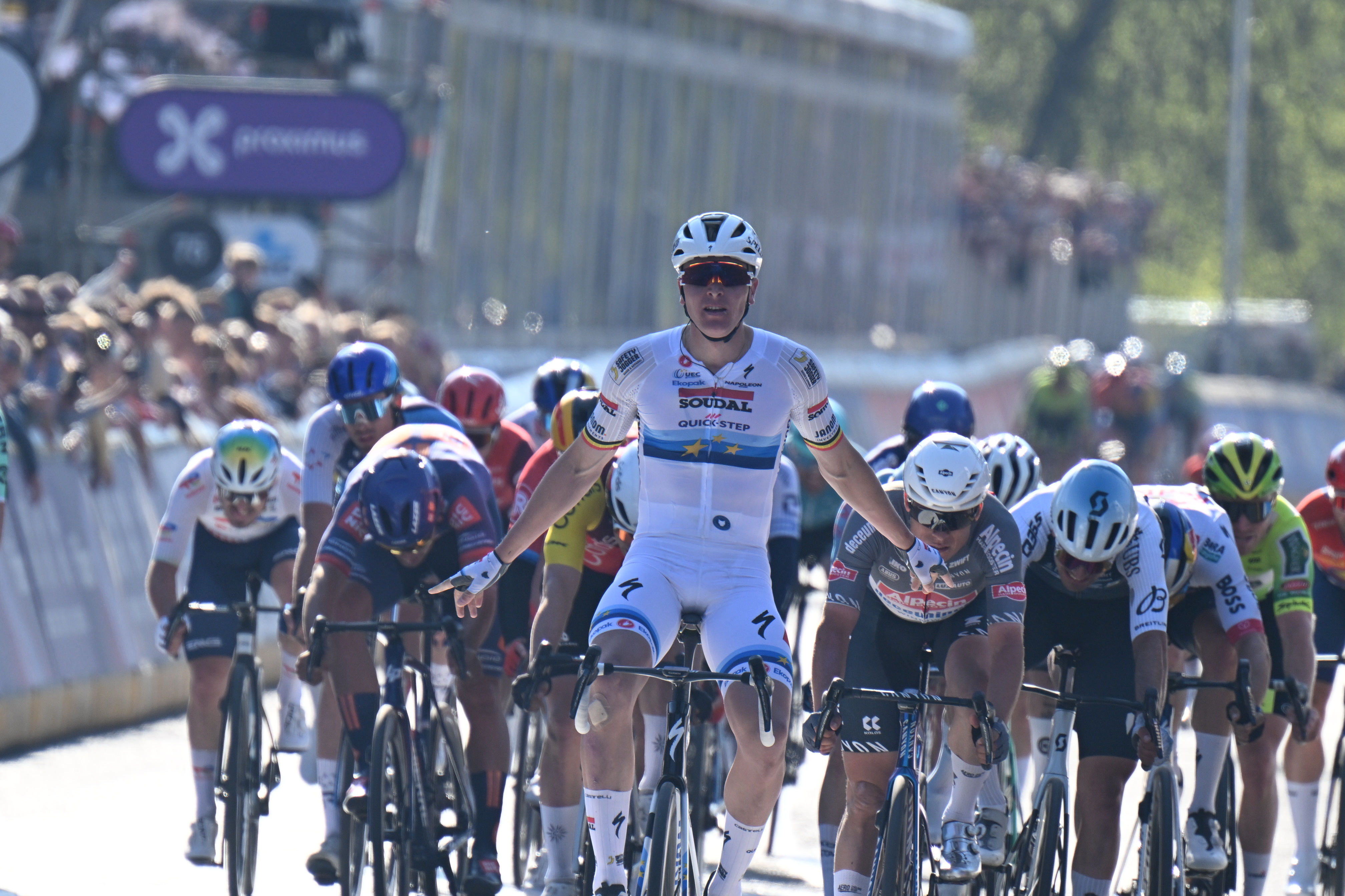 Scheldeprijs 2025, stoccata vincente di Tim Merlier! 2° Jasper ...