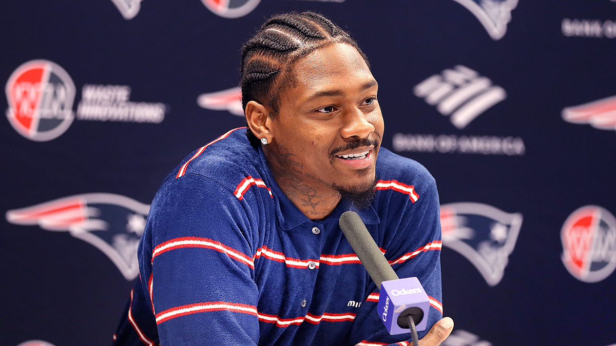 WATCH: Bill Belichick mic'd up at UNC football practice