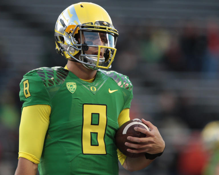Special Guests Visit Oregon Football Spring Practice