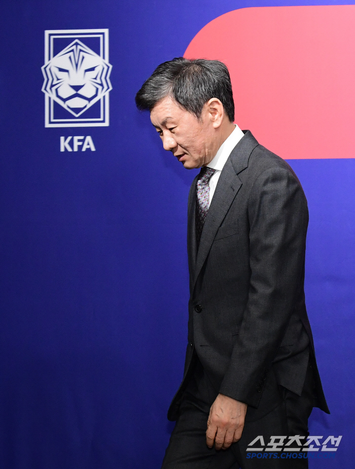 "42일 만에 '지각' 조각" 정몽규 회장, KFA 새 집행부…박항서, 신태용 가세→'35년 한 우물' 김승희, 전무 파격 발탁