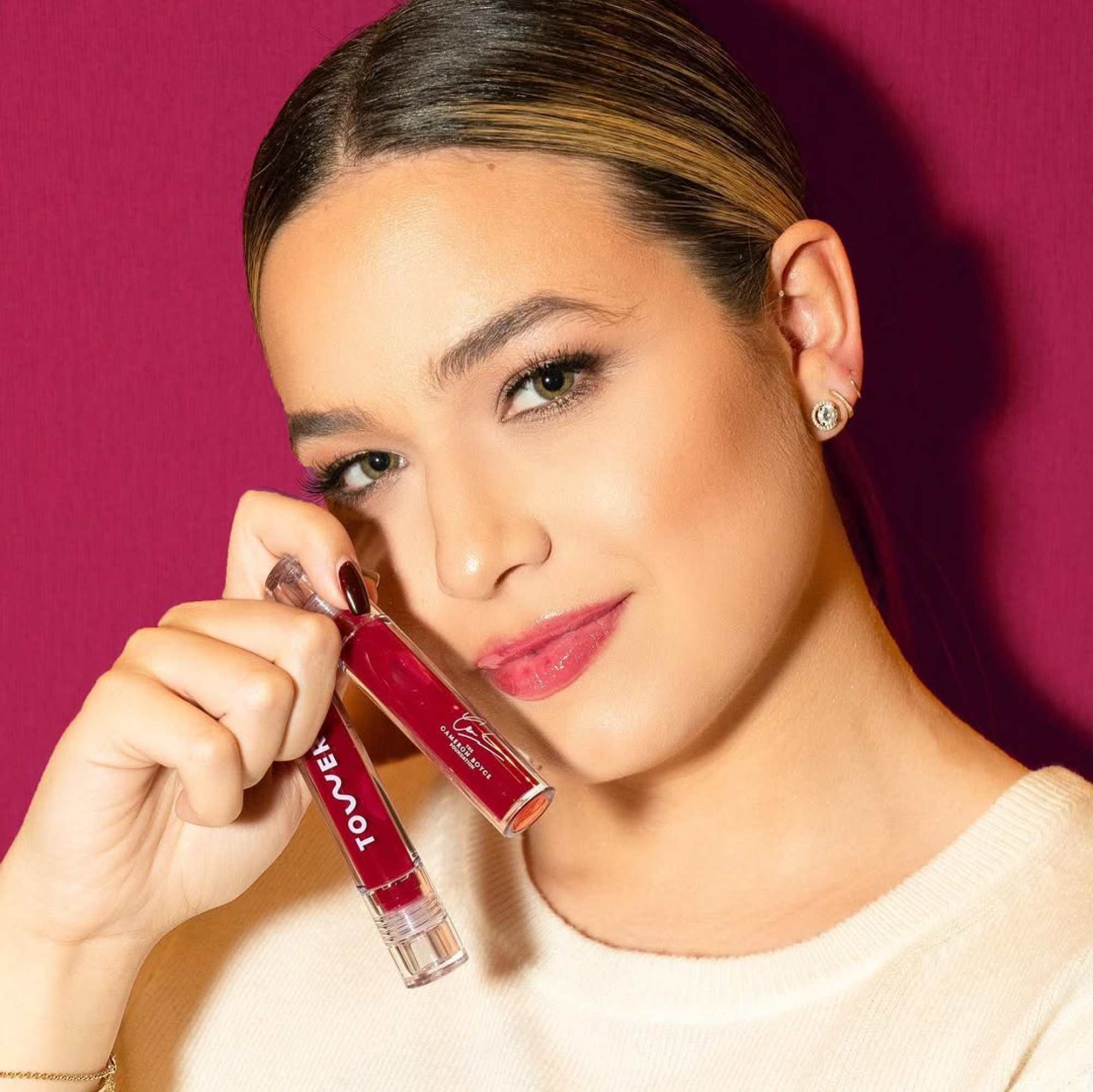 Who is singer Sofia Carson’s beauty executive sister Paulina Char – who ...