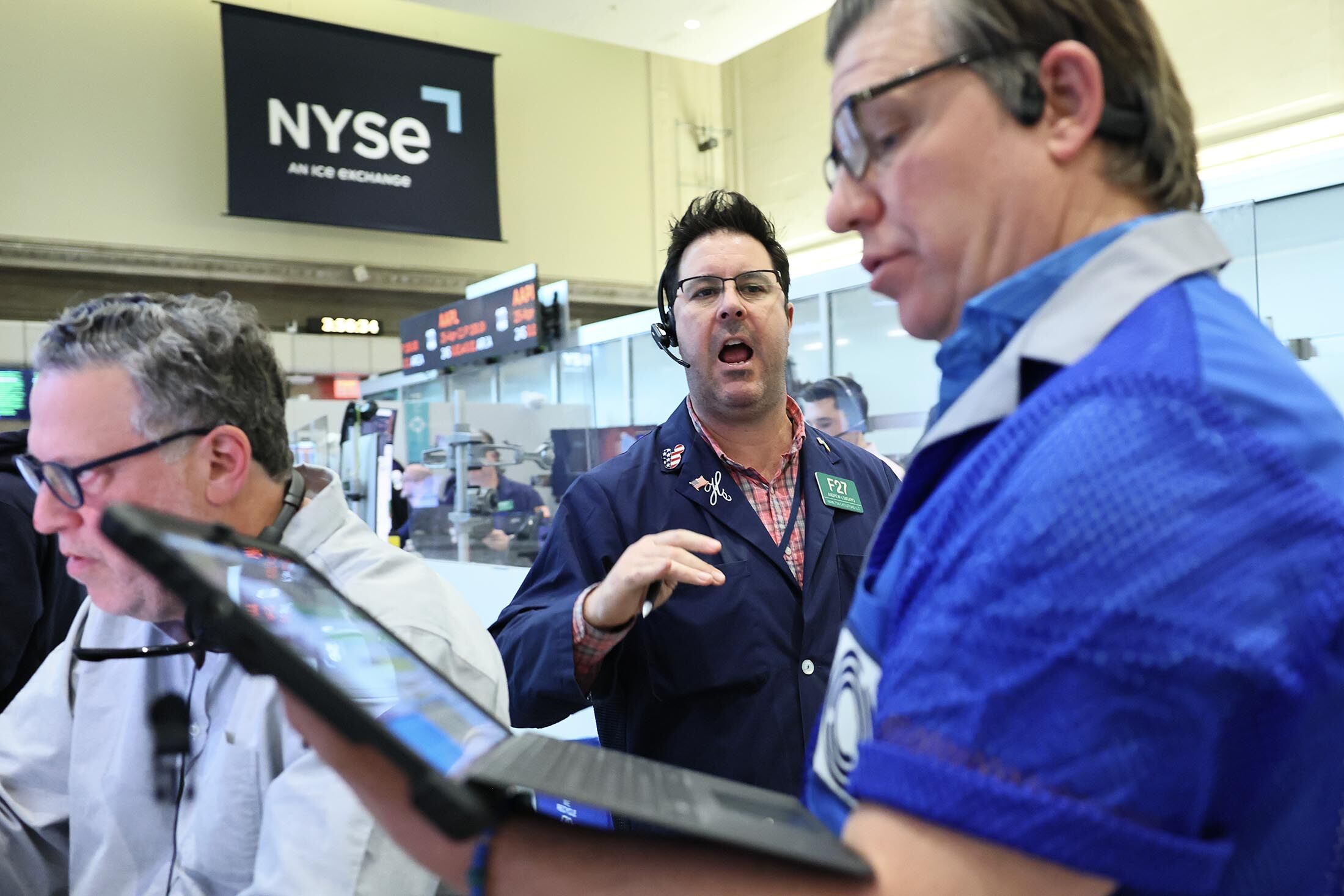 ‘Is It Real?!’ NYSE Trading Floor Erupts as Trump Pauses Tariffs