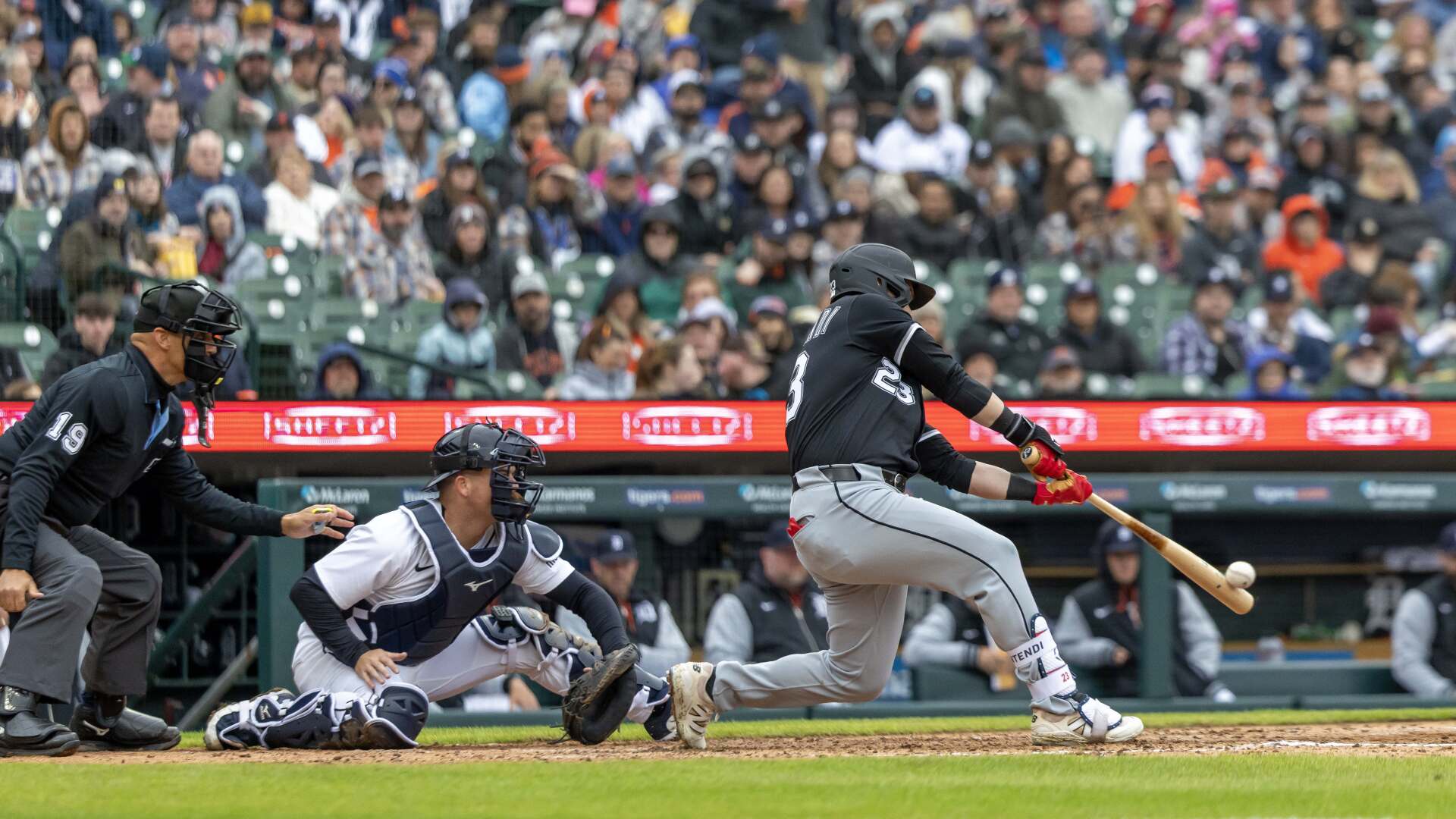 White Sox dealt another early blow with outfielder Andrew Benintendi ...