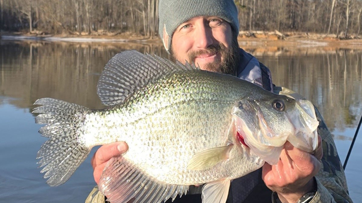 Histórica captura de Derek Merricks en el lago Buggs Island, en Virginia
