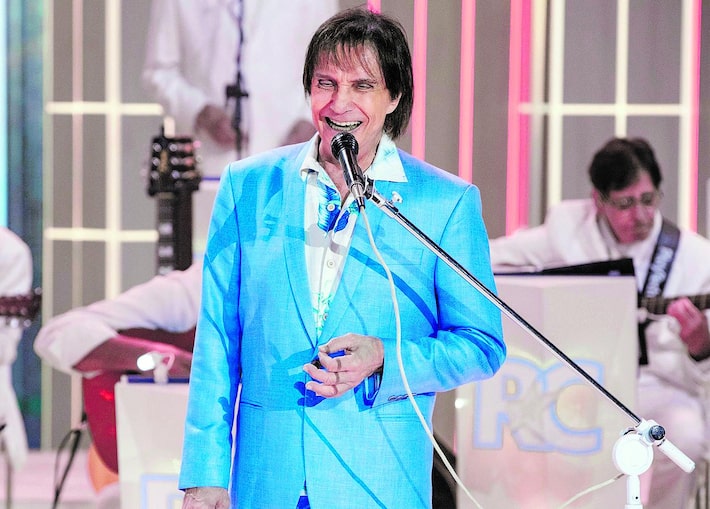 Roberto Carlos segue em tratativas para renovar com a Globo, diz empresário