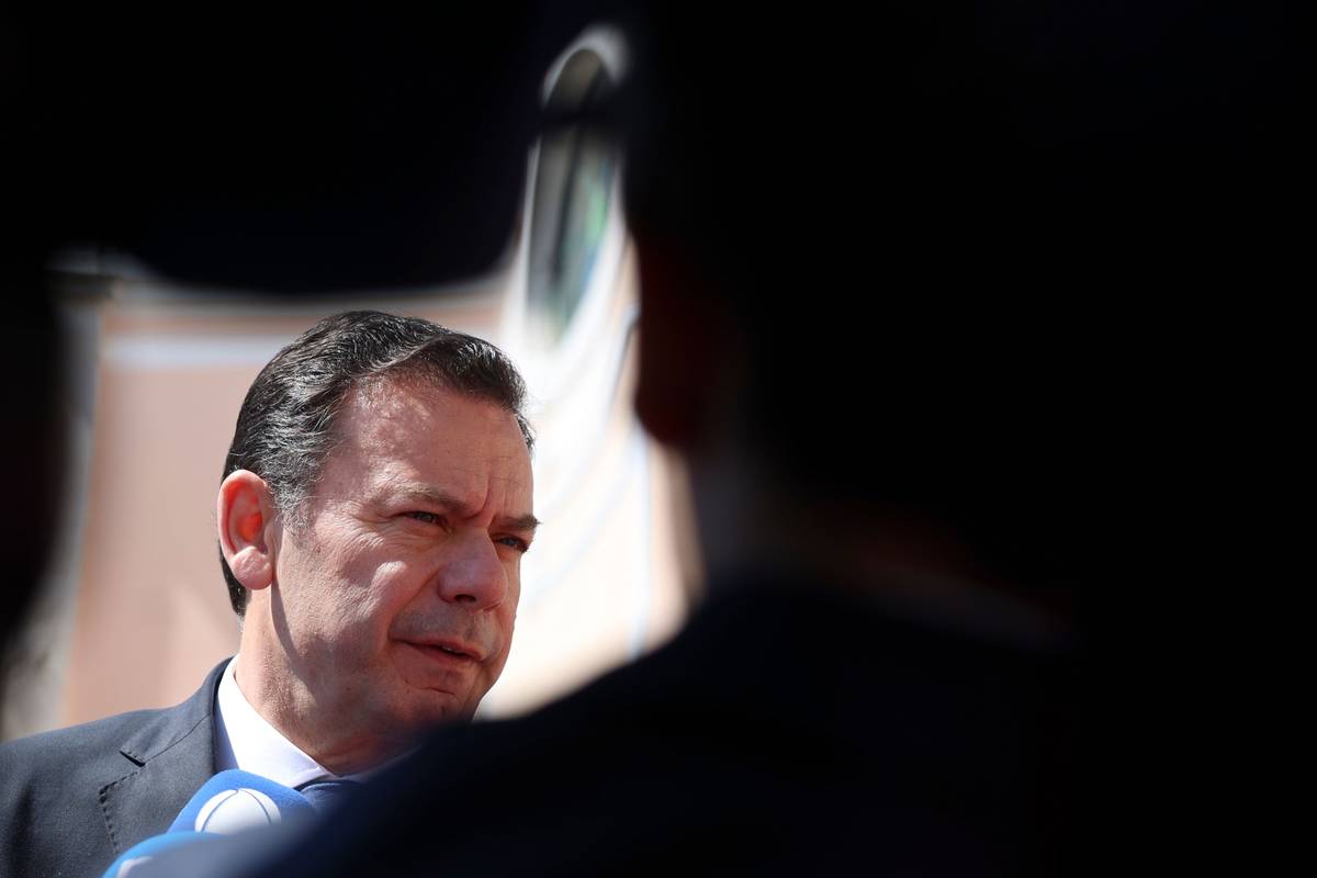 CNE considera que "vigora o princípio da liberdade" em cartazes do ...