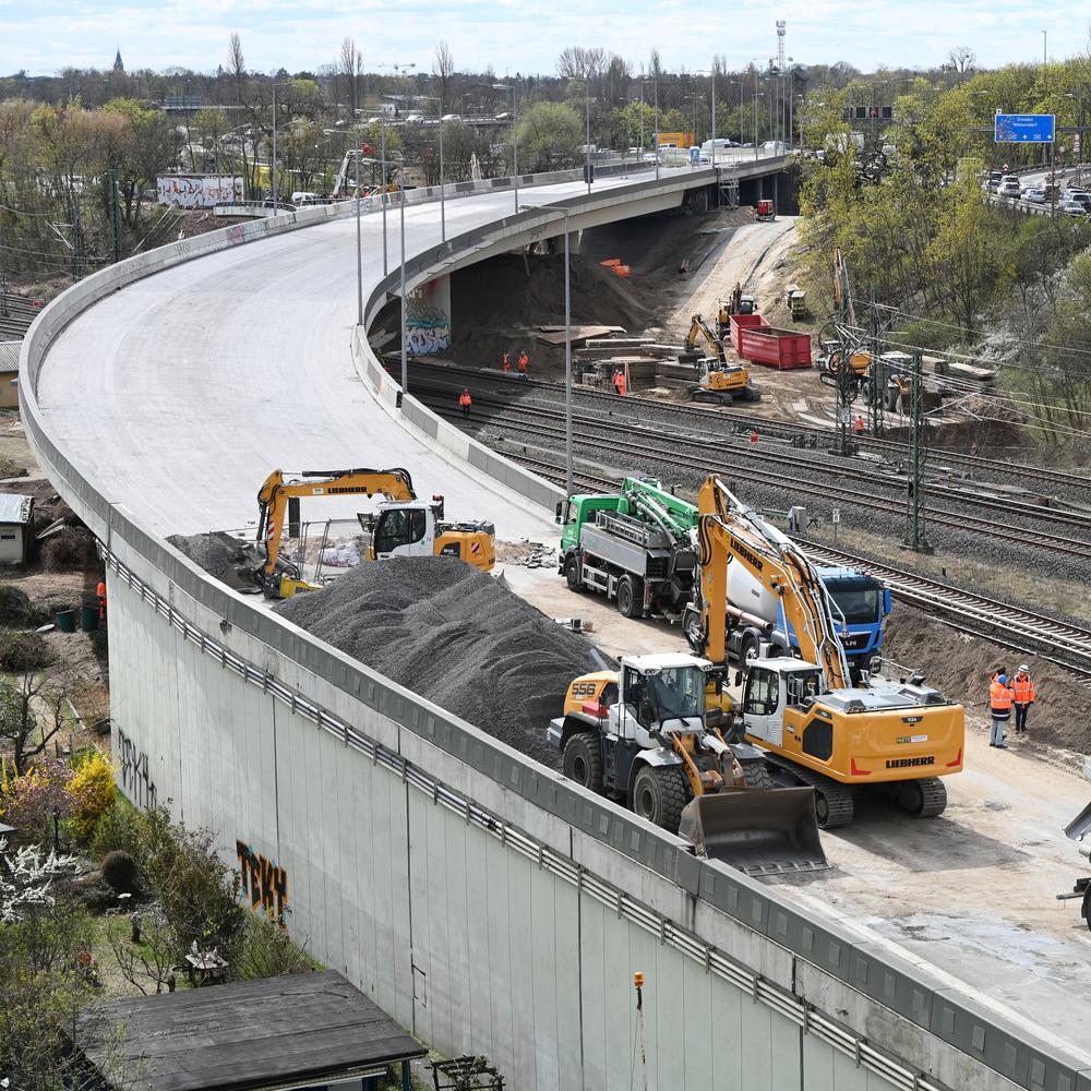 Ringbahnbrücke im Berliner Westen: Abriss der maroden A100-Brücke ...