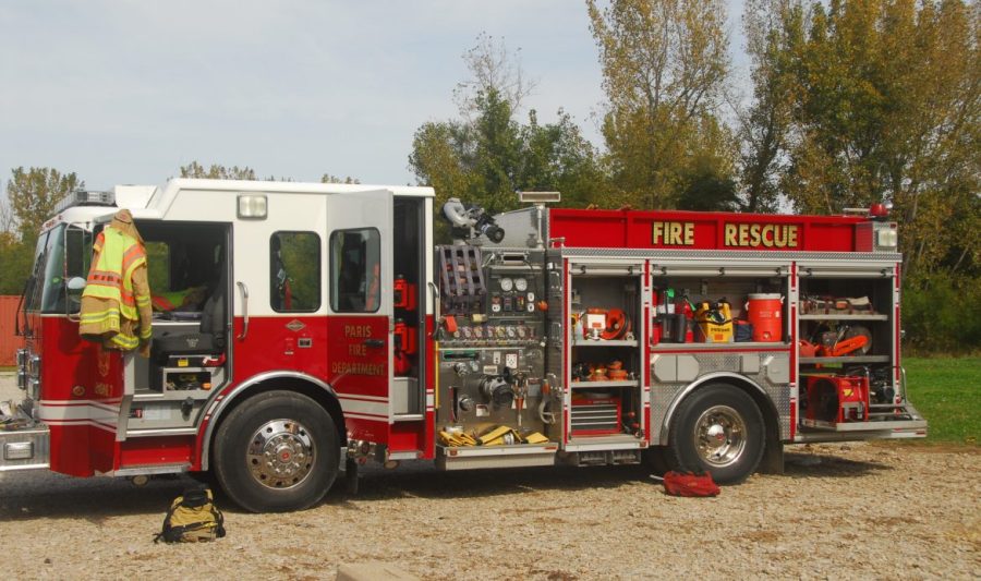 Paris firefighters battle heavy smoke, fire Monday night