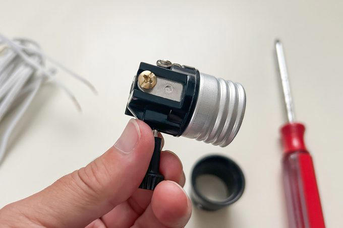 How to wire a lamp socket