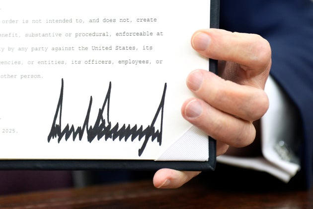 Donald Trump's Striking Signature Has People Wondering If There's A ...