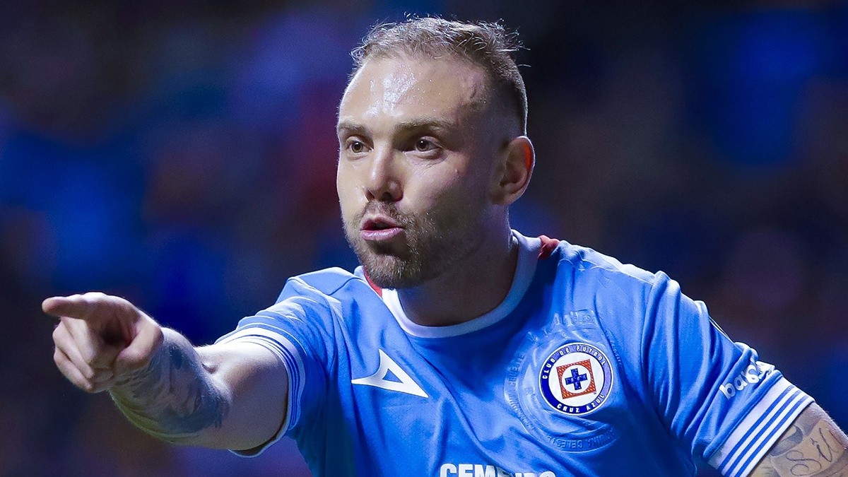 Exhiben polémica celebración de Rotondi tras victoria de Cruz Azul vs ...