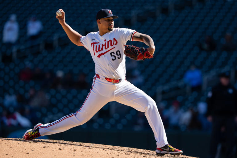 Cubs Trade Pitch Brings Twins' Jhoan Duran to Chicago
