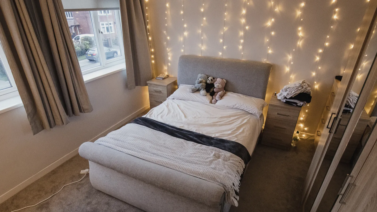 Dorm Room Hacks for Maximum Space