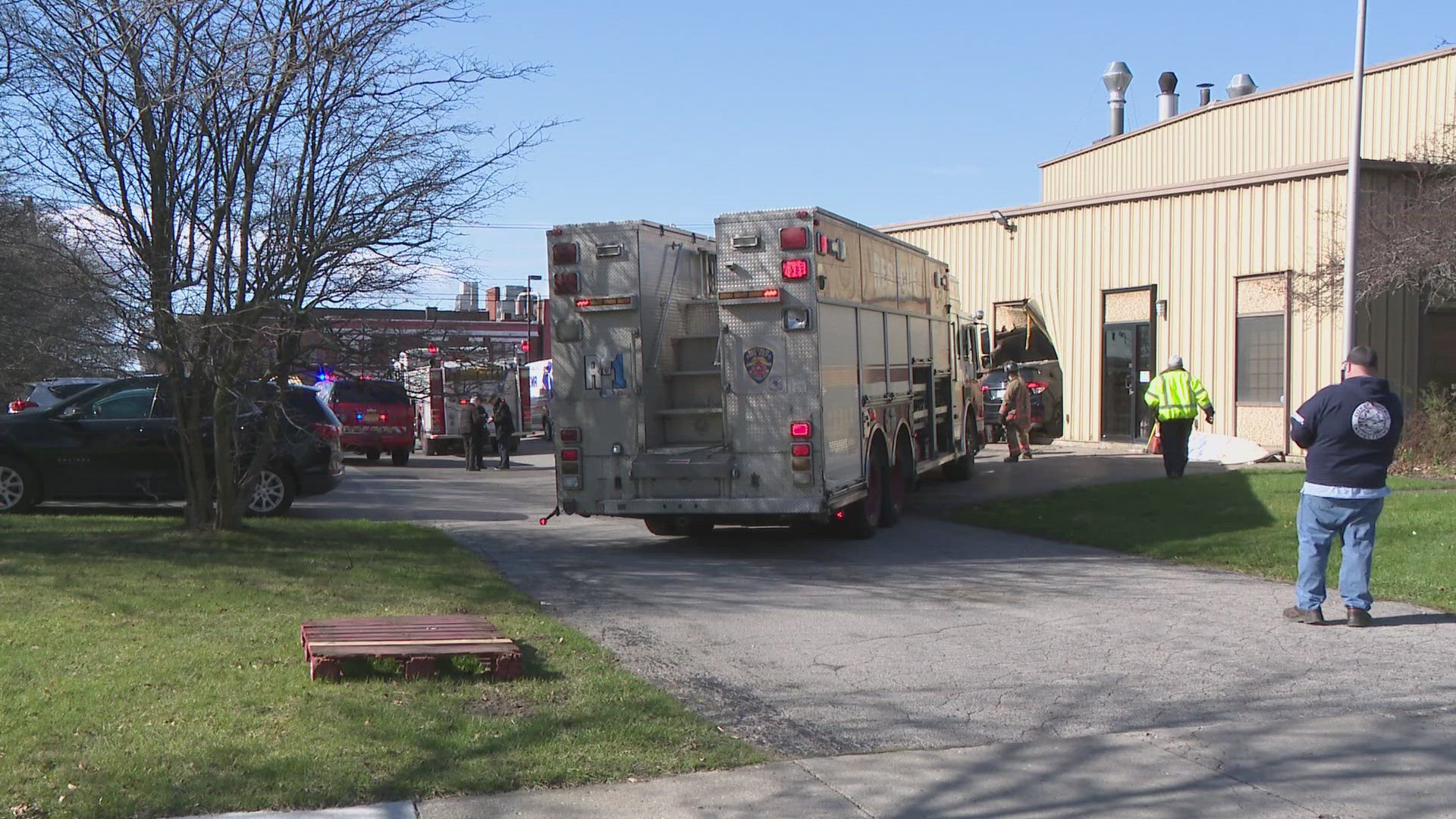 SUV crashes into McCullagh Coffee Roasters building on Swan street this ...