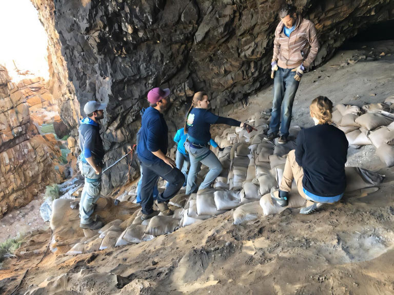 Ancient tools from a South African cave reveal connections between ...