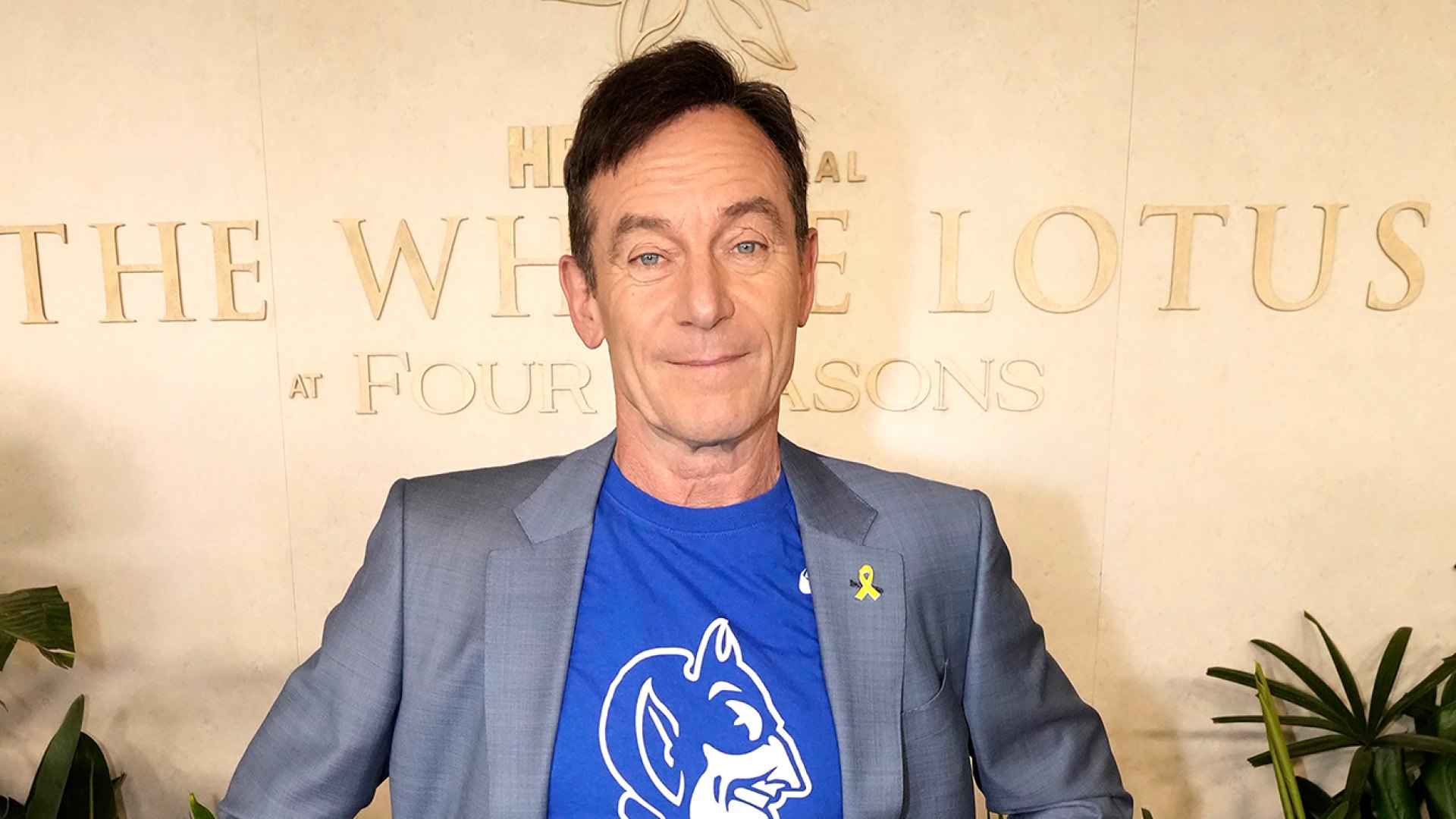 Jason Isaacs de ‘White Lotus' critica a Duke por su ‘ridícula' crítica