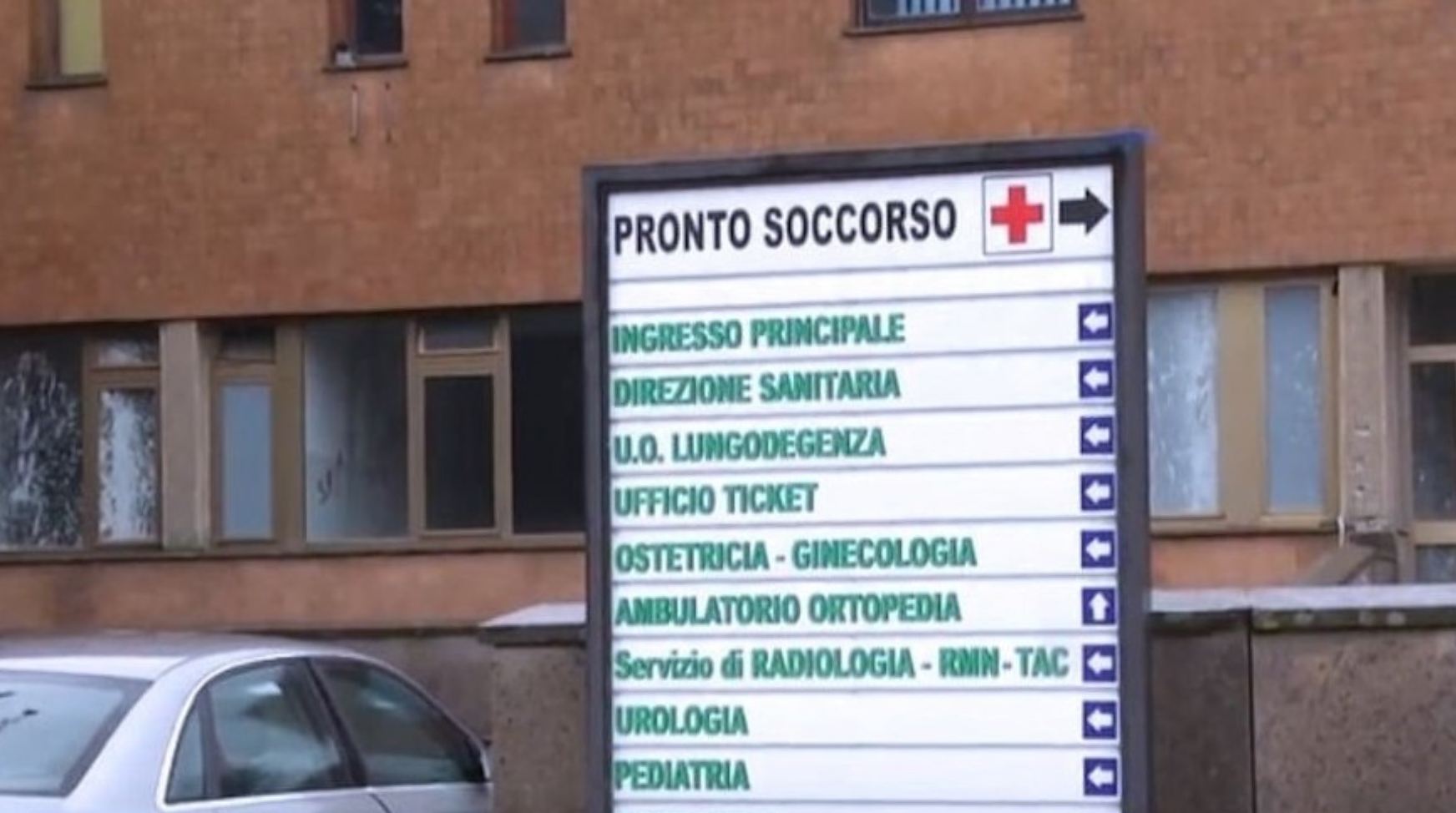 Amantea, bimba di 11 anni abbandonata dalla madre davanti alla caserma ...