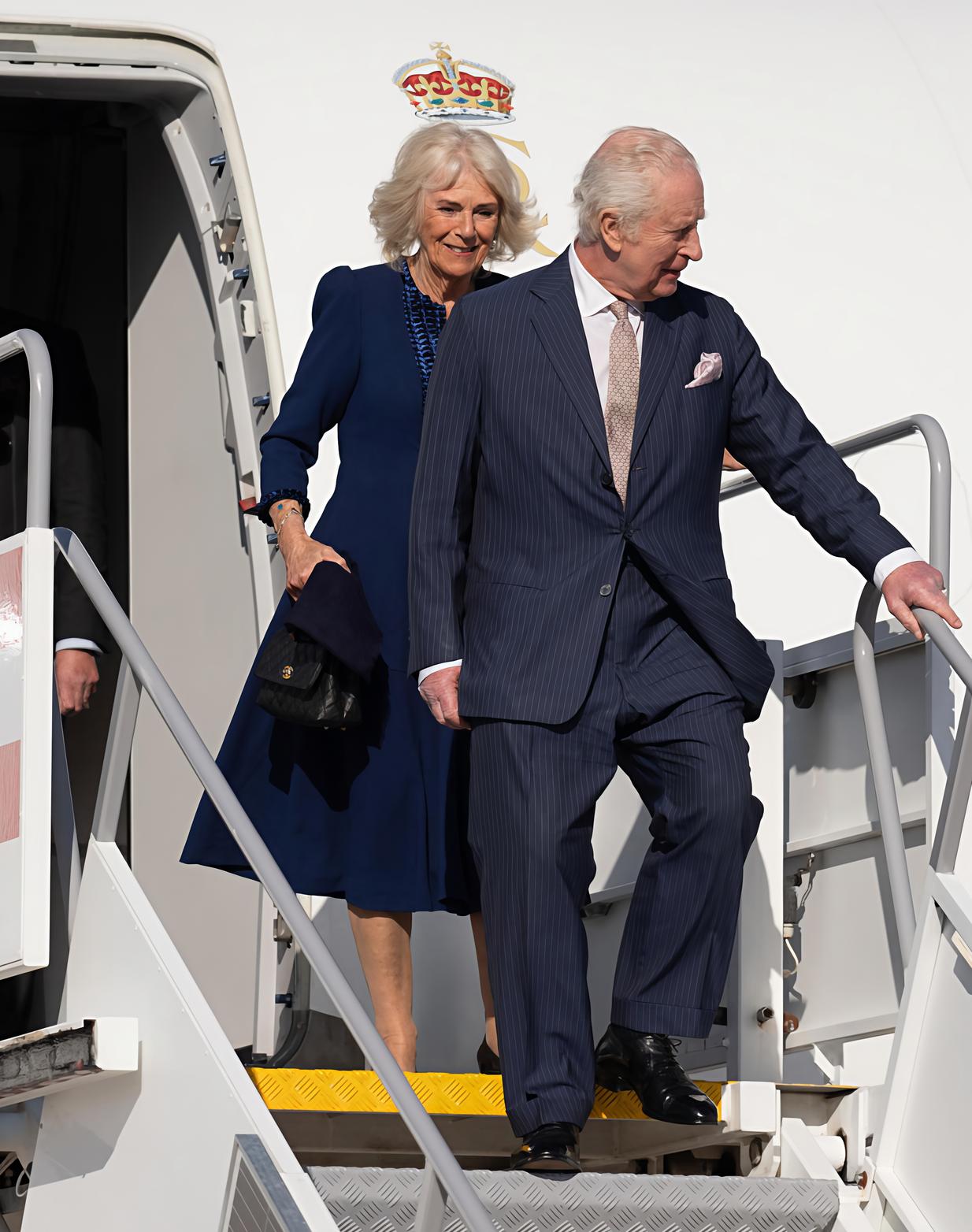 Carlo e Camilla atterrano al Ridolfi. La visita (blindata) inizia da qui