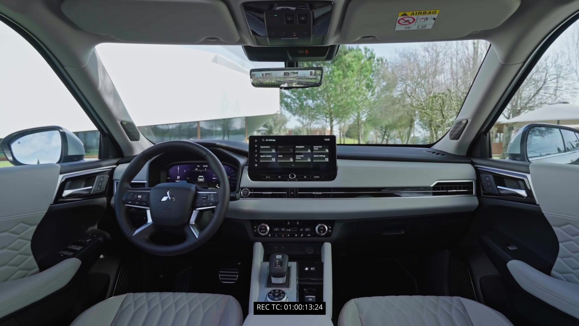 New Mitsubishi Outlander PHEV Interior Design in White Diamond