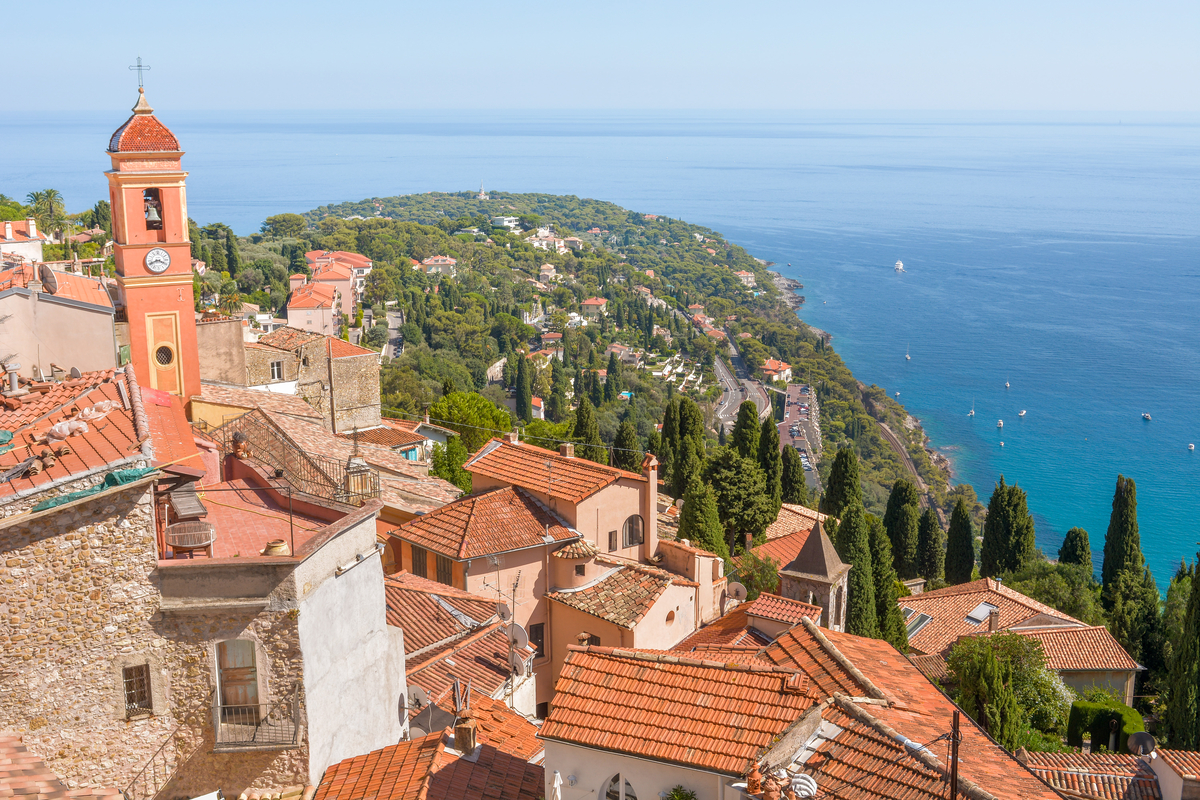 Jacques Brel : sa villa les pieds dans l'eau à Roquebrune-Cap-Martin ...