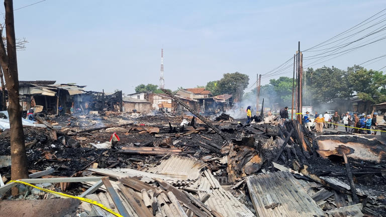 Puluhan Kios Hangus Terbakar di Sukahaji Bandung, Ada Dugaan Sengaja Dibakar