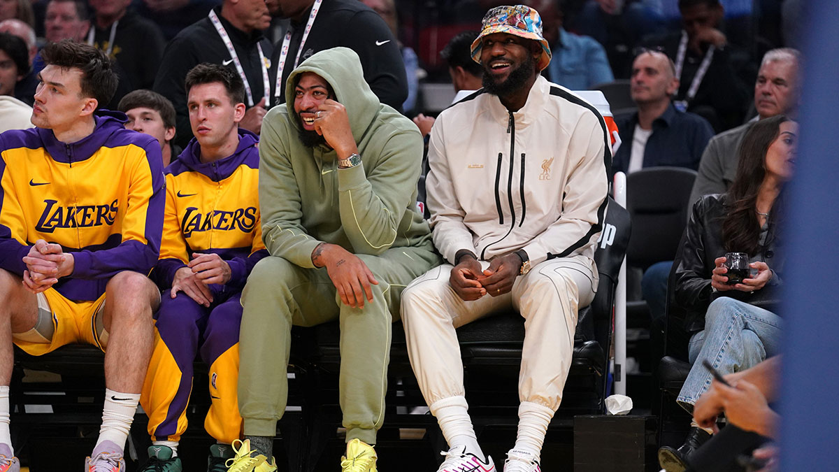 Viral video of LeBron James, Anthony Davis beef is completely false