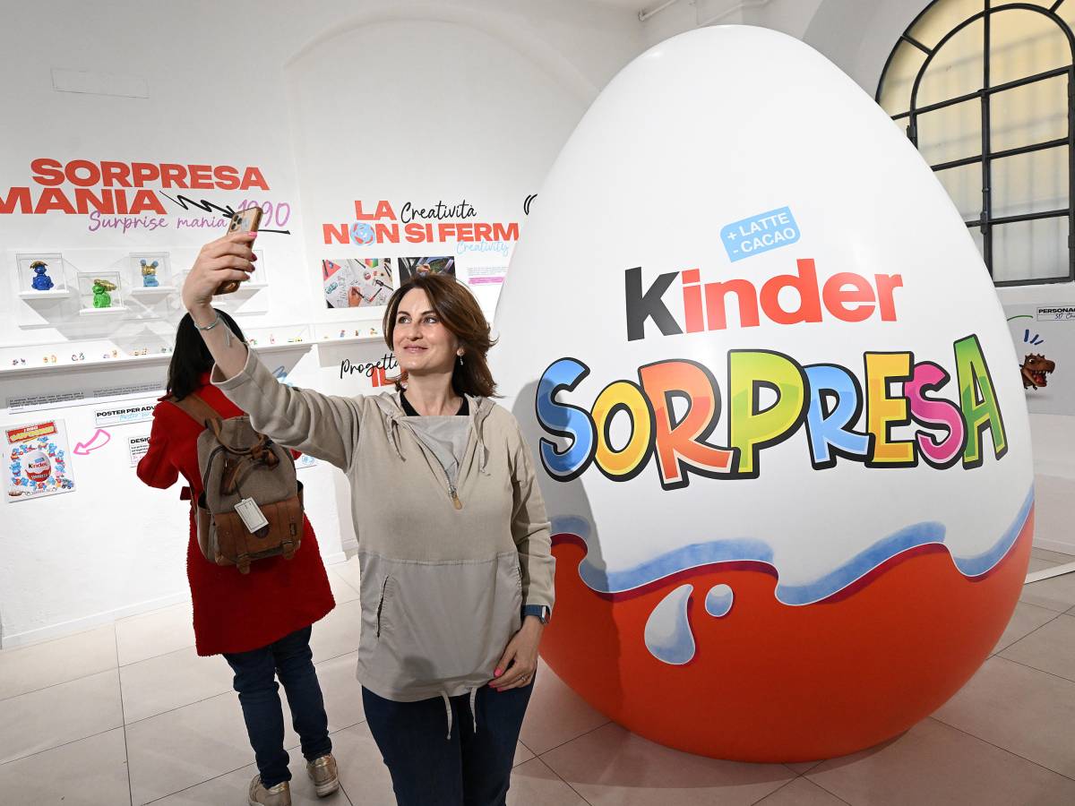 L'ovetto Kinder compie 50 anni e ci fa sentire una sua sorpresa
